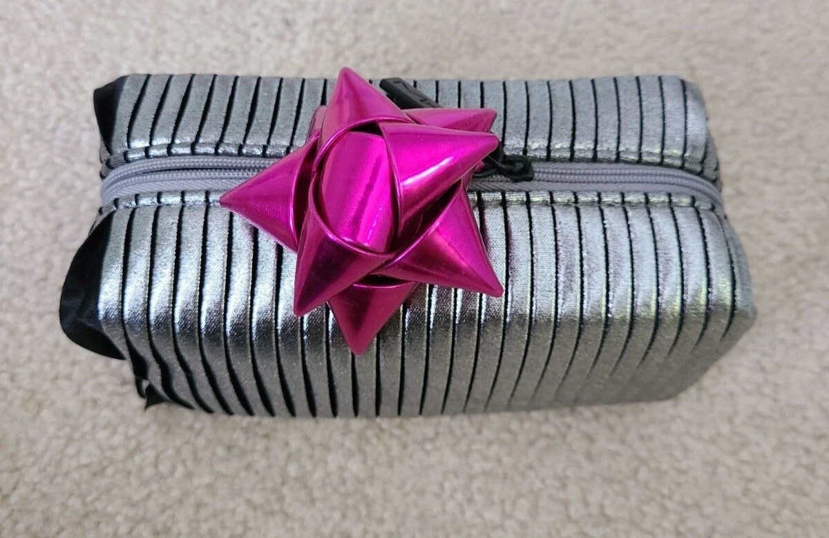 How To Gift Wrap A Makeup Bag | Saubhaya Makeup