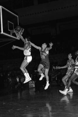 Al Bianchi Of The Syracuse Nationals Shoots 1960S Old Basketball Photo ...