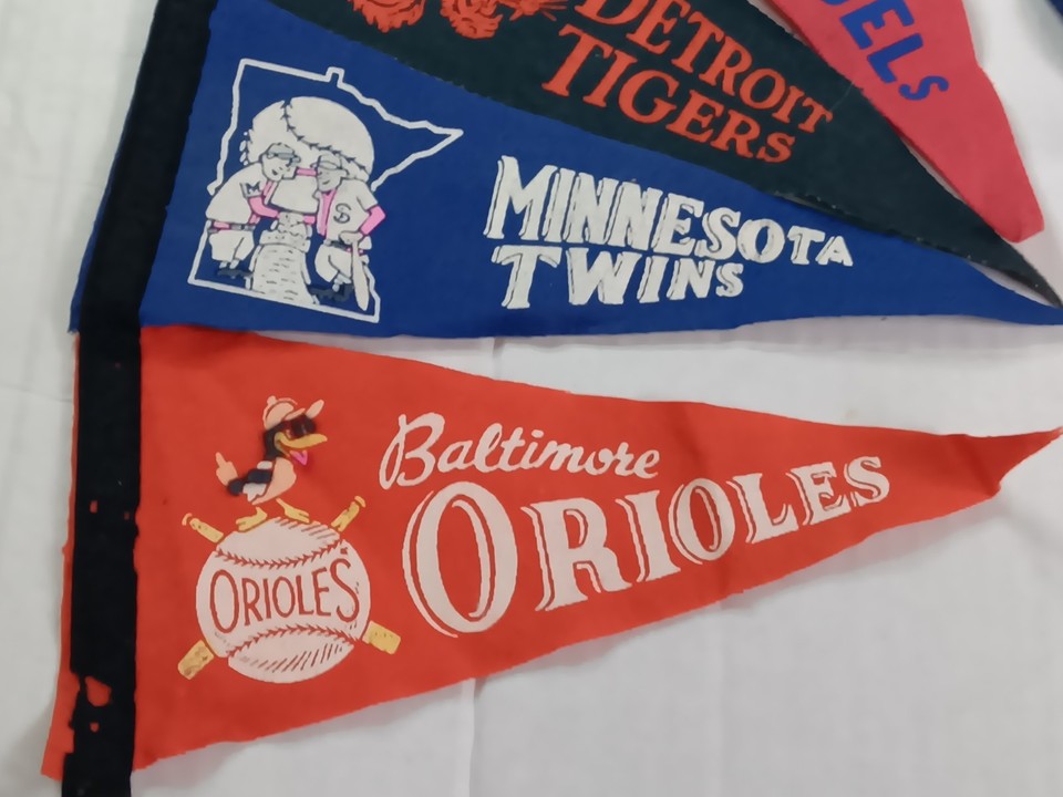10 VINTAGE AMERICAN LEAGUE BASEBALL MINI FELT PENNANTS 9" L 50'S OR 60 ...