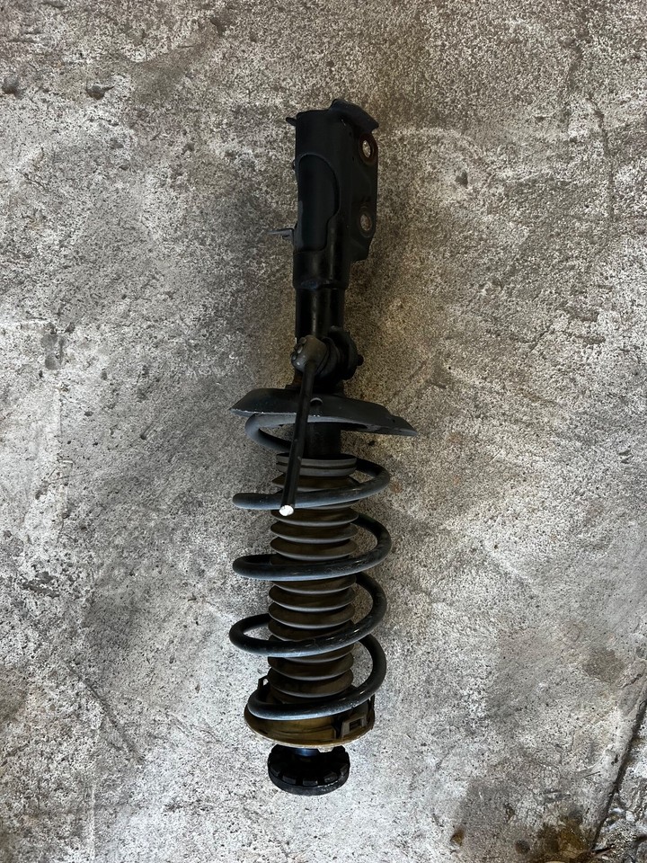 2010 Honda Insight Front Shock Absorber Assembly Left and Right Set | eBay