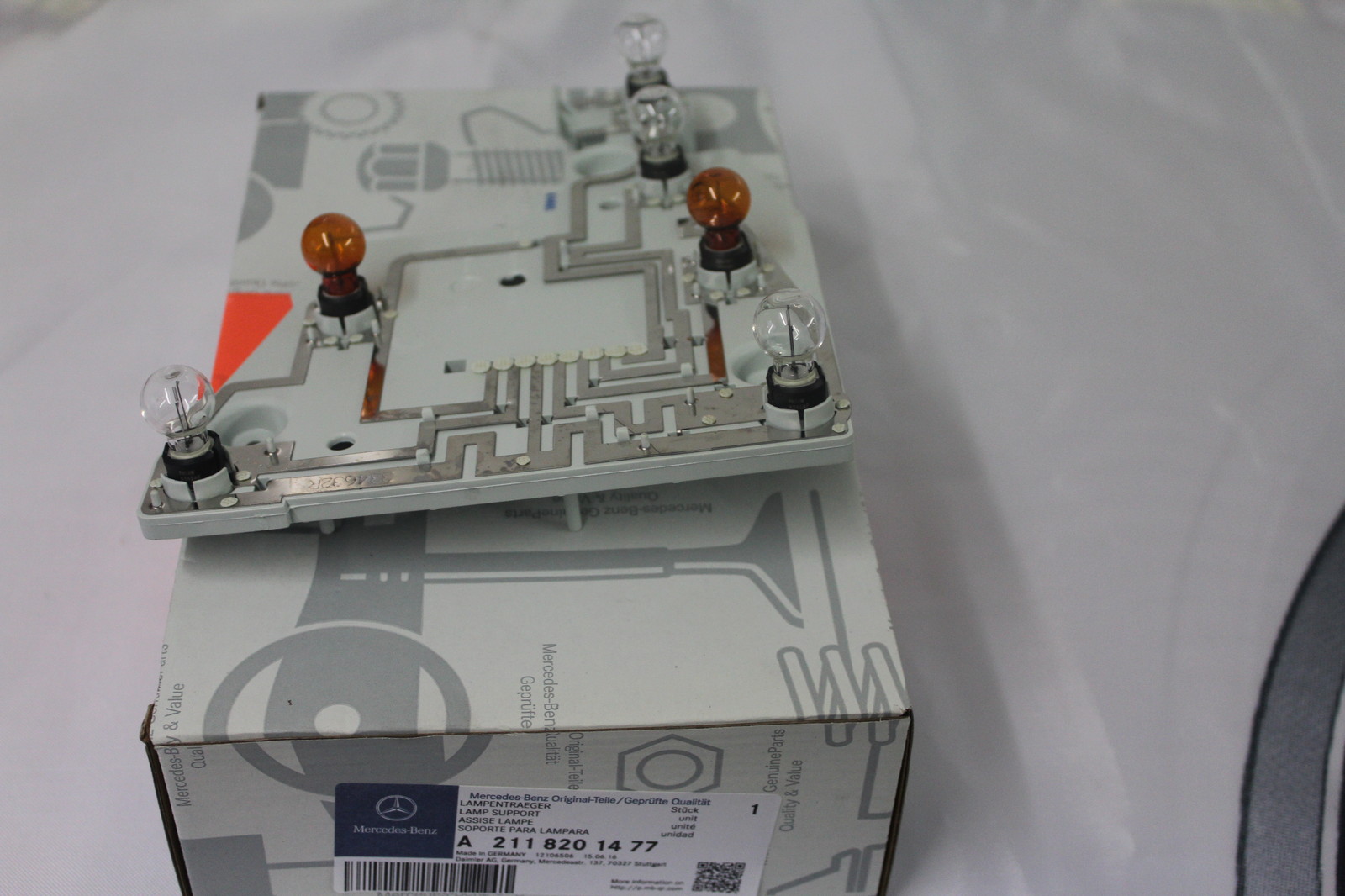 NEW Genuine Mercedes-Benz W211 E-Class RH Rear Lamp Bulb Holder ...