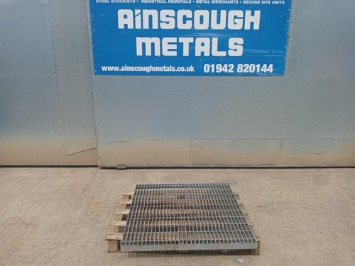 Used Floor / Flow Forge Walkway Galvanised Steel Grating 1.000 Mtr x 1. ...