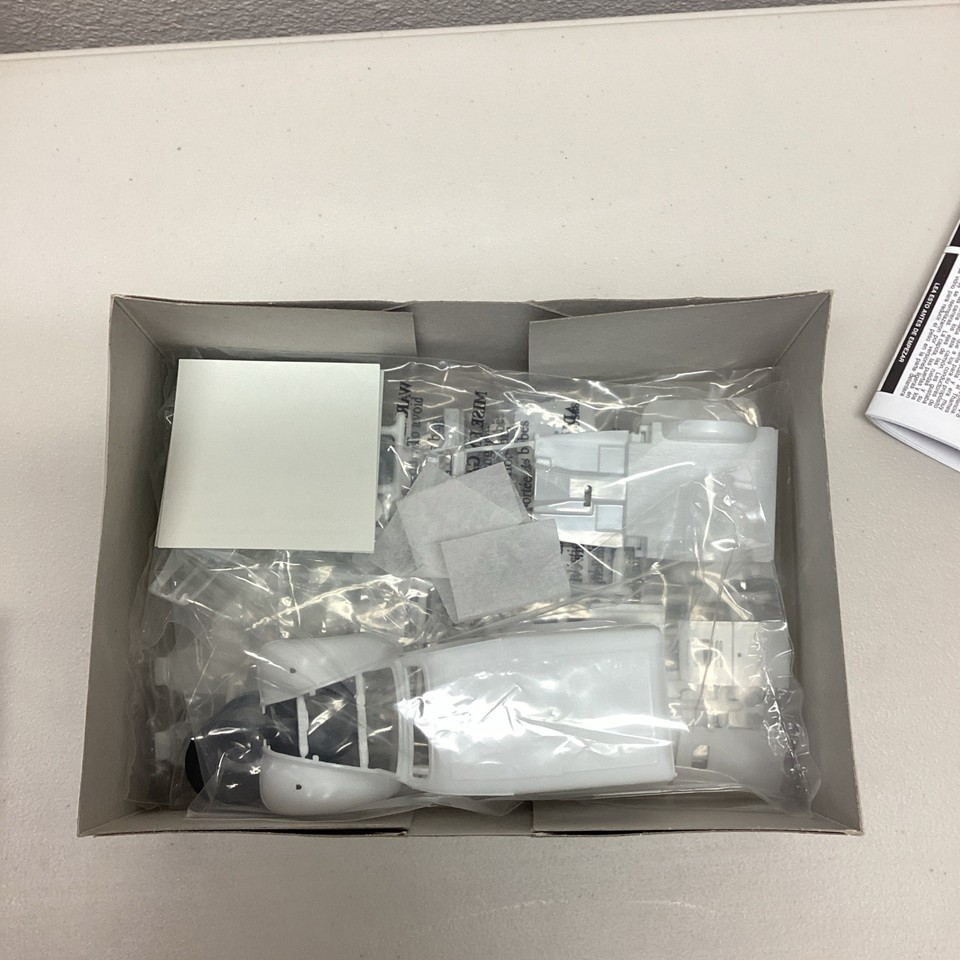 REVELL thames panel truck MODEL KIT 1:25 scale ng629 | eBay