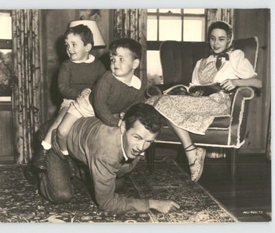 HOLLYWOOD Actor ROBERT WALKER & Family at Home VINTAGE 1943 Press Photo ...