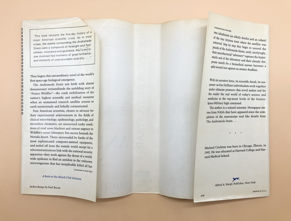 THE ANDROMEDA STRAIN First Edition Michael Crichton 1969 BOMC dust ...