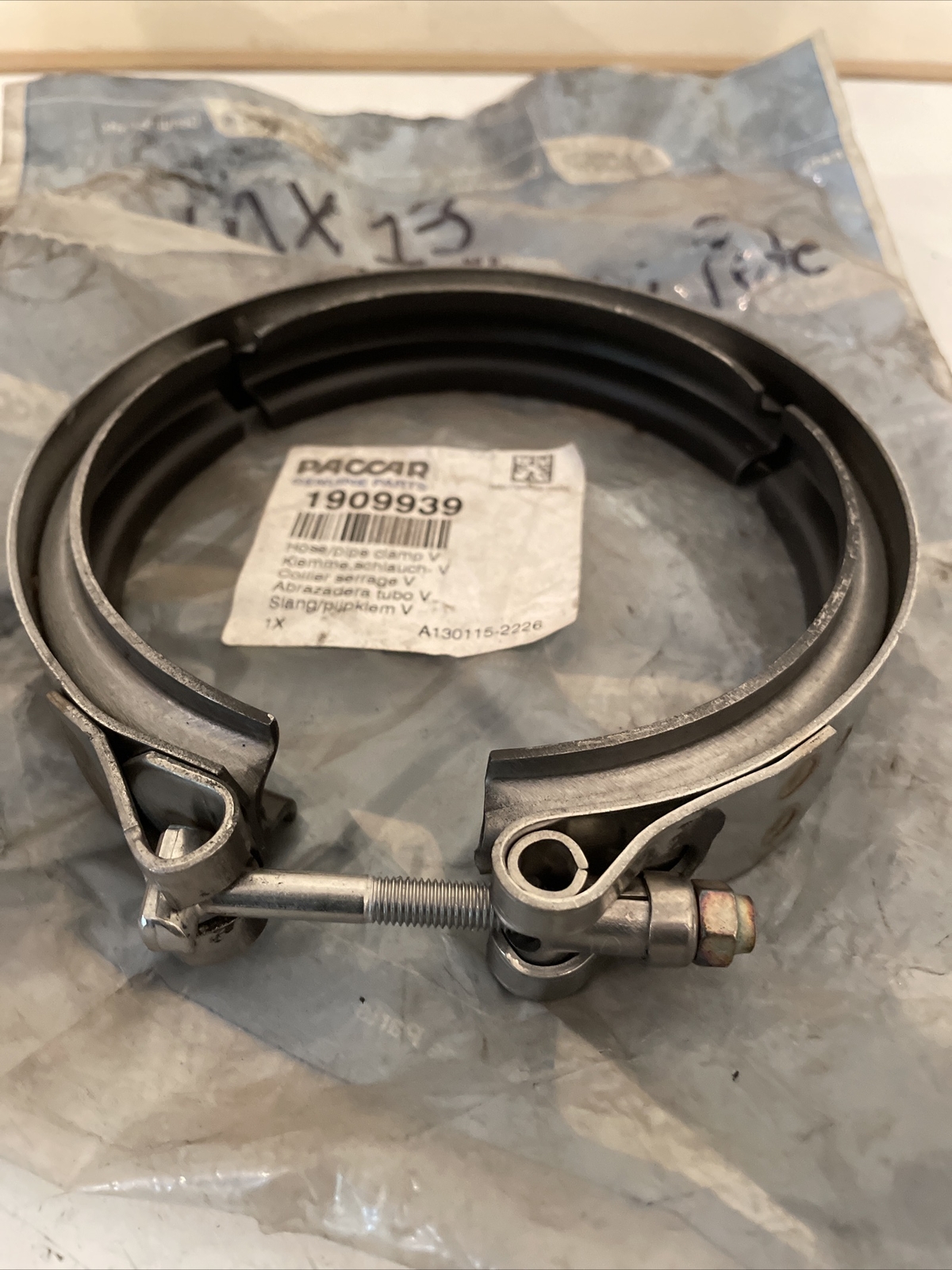 GENUINE PACCAR V BAND CLAMP 1909939 NEW OEM | eBay
