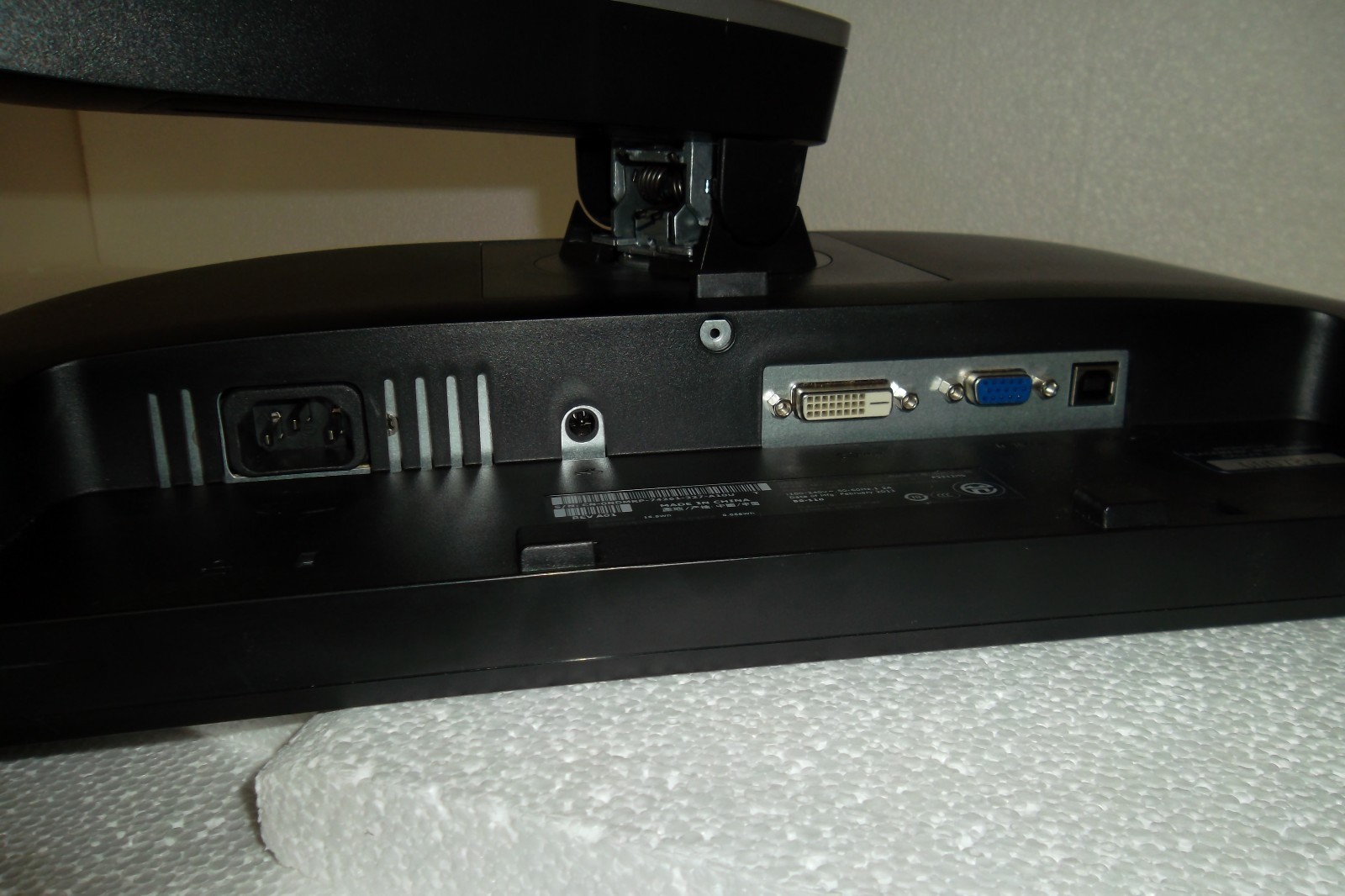 Dell Professional P2212h 22" LCD Monitor W/2-port USB VGA DVI 1080p ...