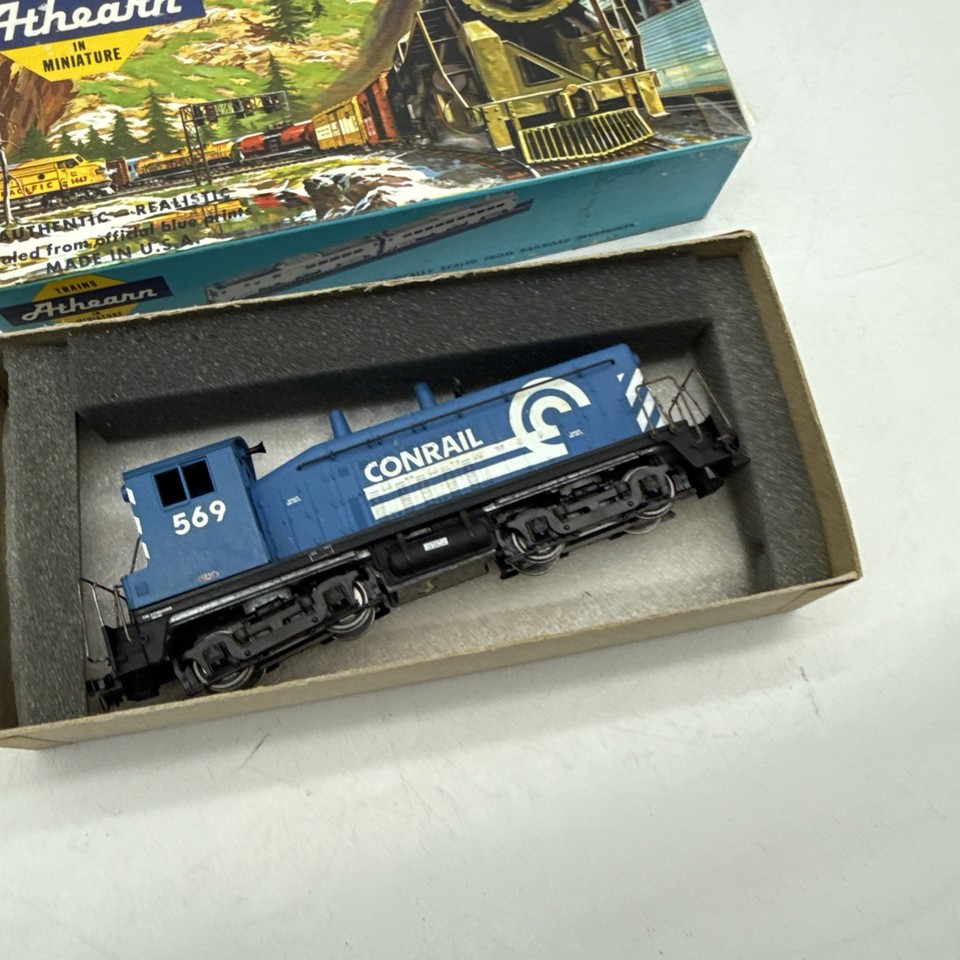 HO Athearn Conrail SW7 Powered Diesel Locomotive Works #569 Train ...