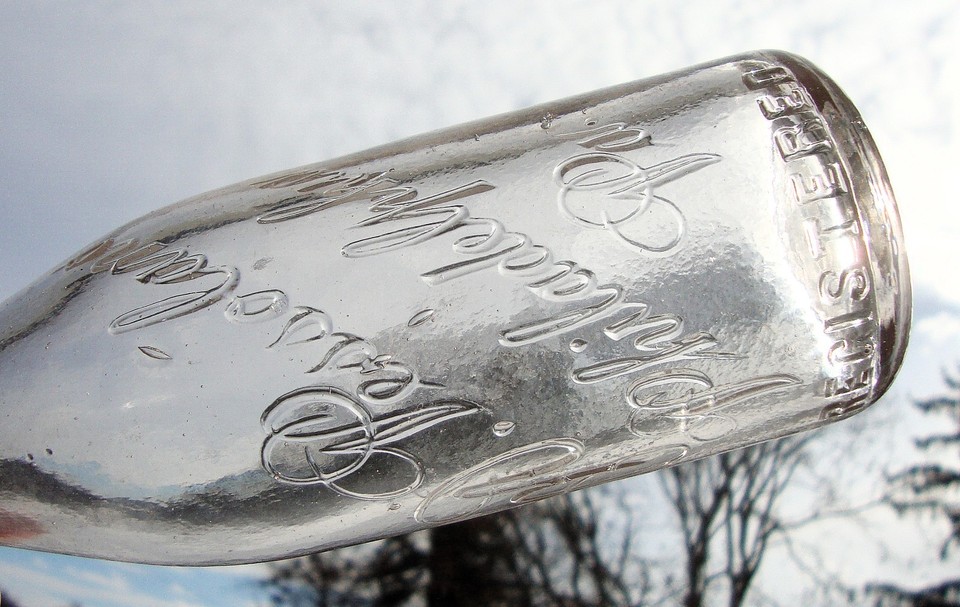 N. PESSOLANO ~ CLEAR PINT MARKED BAILED BLOB TOP BEER BOTTLE ...