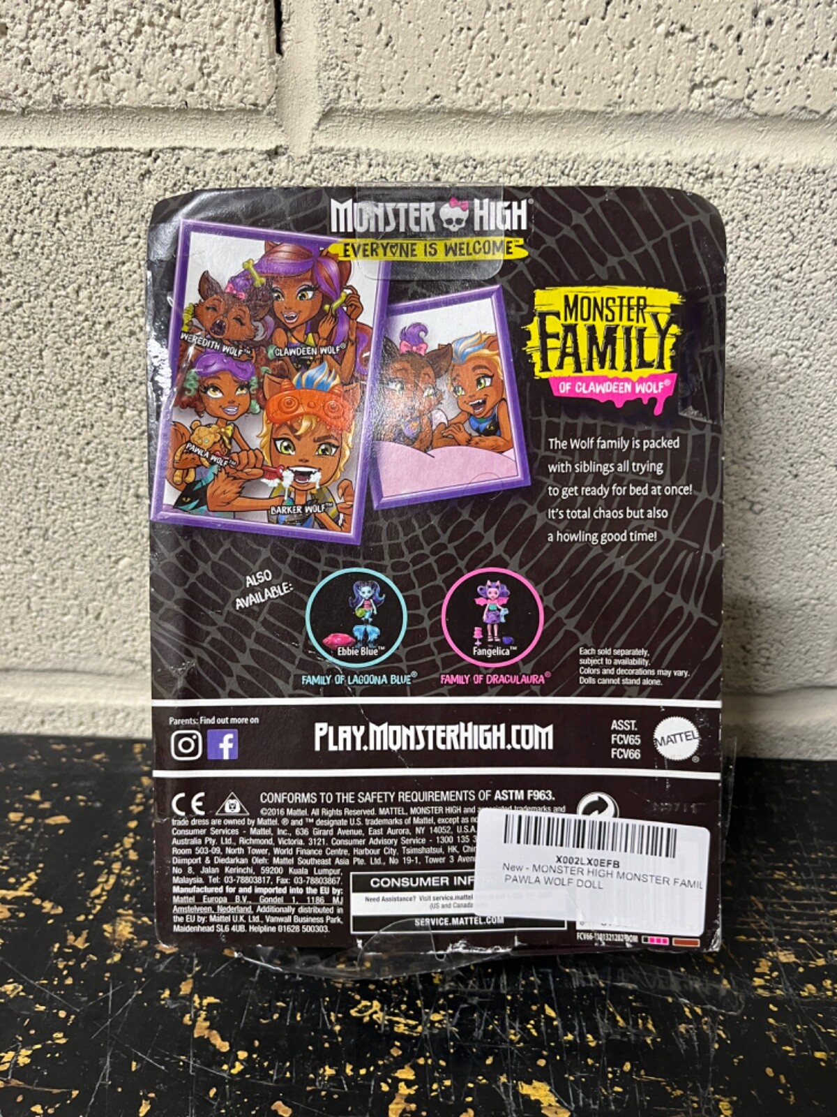 MONSTER HIGH MONSTER PAWLA FAMILY OF CLAWDEEN WOLF, NEW DAMAGED BOX