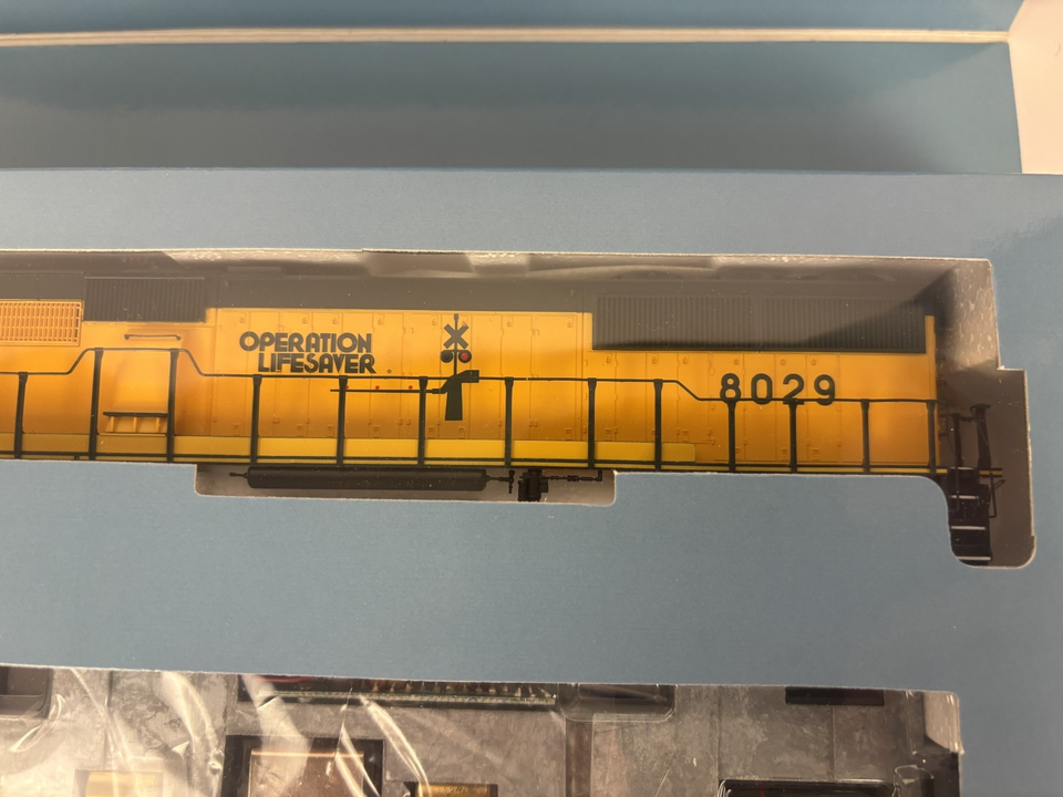 Proto 2000 SD60 – C&NW 8034 – Item 23501 – HO Scale – NEW / Never Run ...