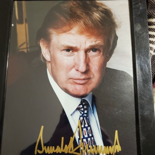 Donald Trump With Gold Autographed Photo - REPRINT | eBay