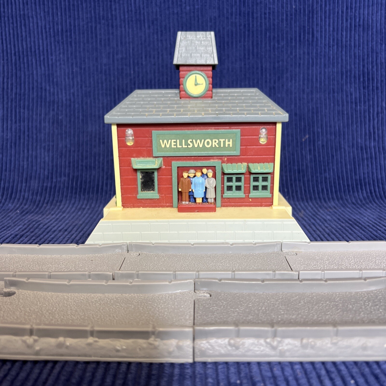 Thomas & Friends Station Take Along Wellsworth Station & Wash Learning ...