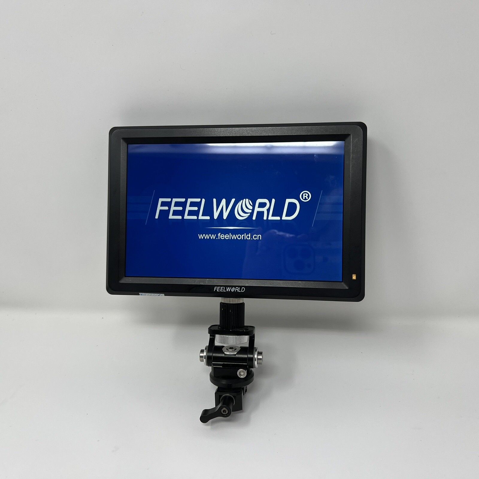 FEELWORLD 7” F7 4k HDMI F970 CAMERA MONITOR + Mount +4 Battery’s + 2 ...