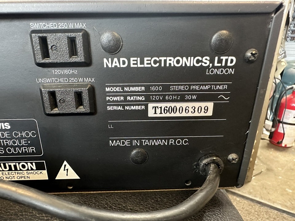 NAD 1600 Stereo Preamplifier /Tuner with Remote Control No Remote- SEE ...