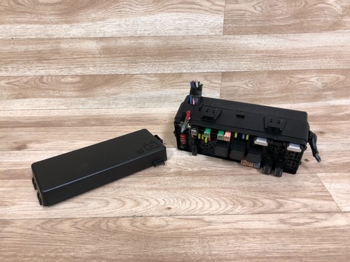 DODGE CHALLENGER CHARGER 300 OEM REAR TRUNK FUSE BOX RELAY BLOCK 2005 ...