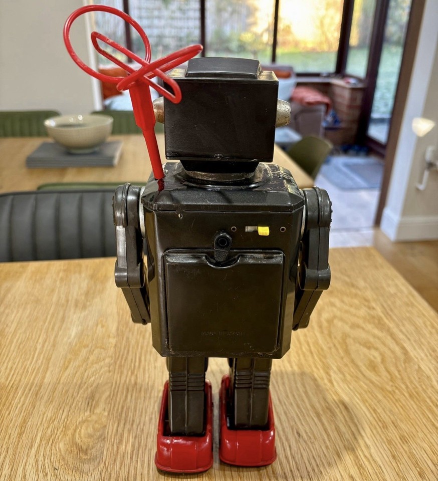1960s Horikawa S.H Japan Tin Battery Operated Space DINOSAUR TV Robot ...