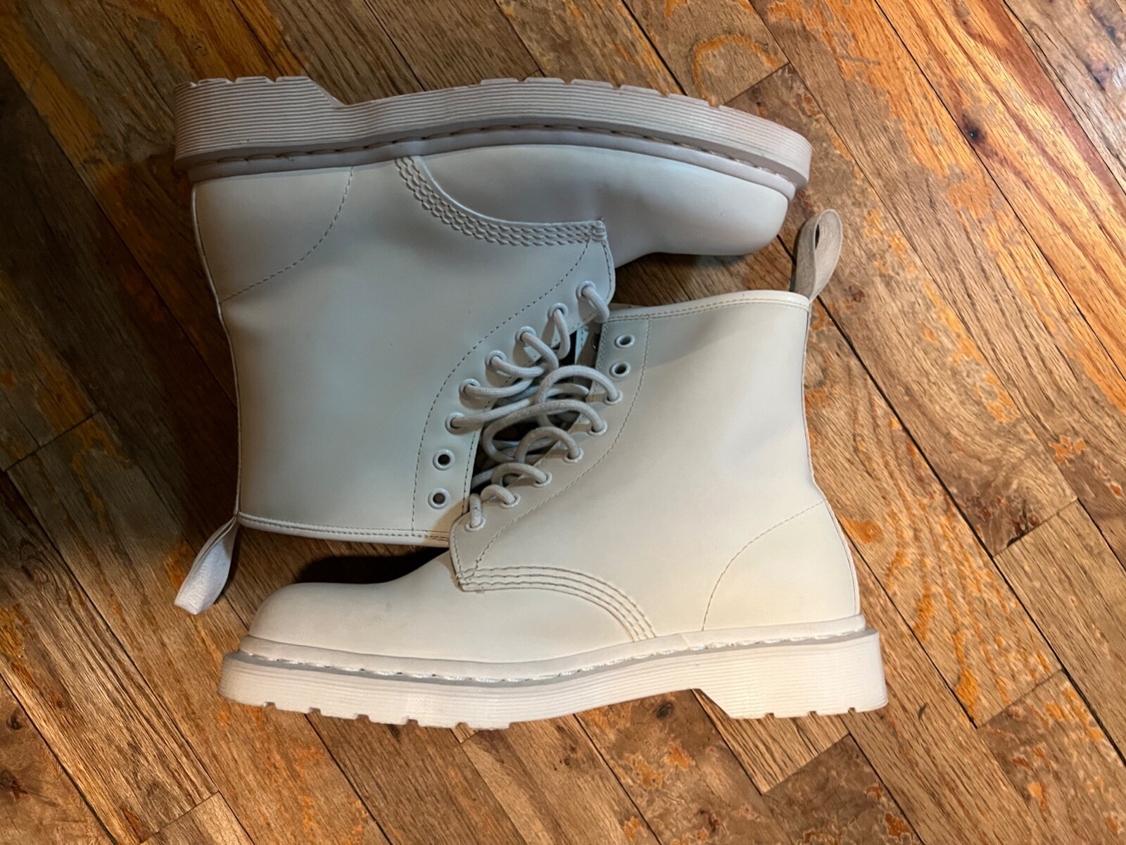 Doc Martens Pascal Virginia 8-Eye Combat Boot Mono Wh… - Gem