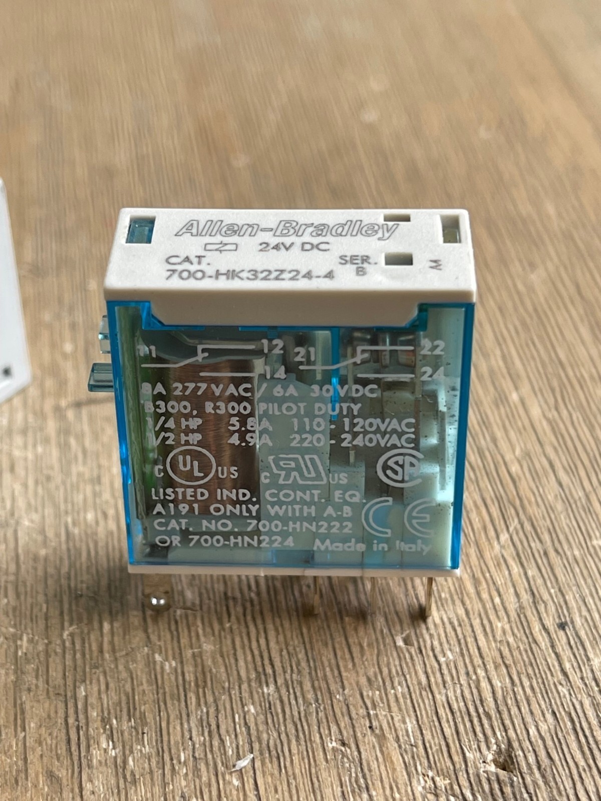 ALLEN BRADLEY 700-HK32Z24-4 SER B RELAY 24VDC 8 PIN WITH 700-HN222 ...