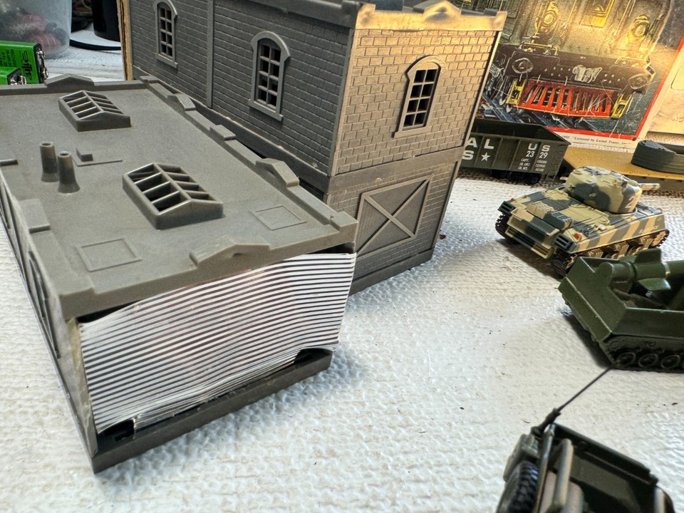 🚂 OFF HO LAYOUT- ARMY DEPOT WITH BUILDING, ARMY MEN, VEHICLES,TRAINS ⚡ ...