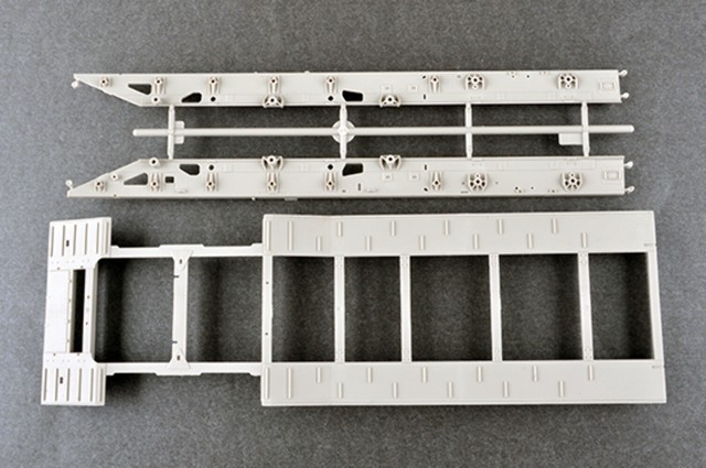 Trumpeter 01056 Maz7410 Tractor W/chmzap-5247g 1 35 online kaufen | eBay