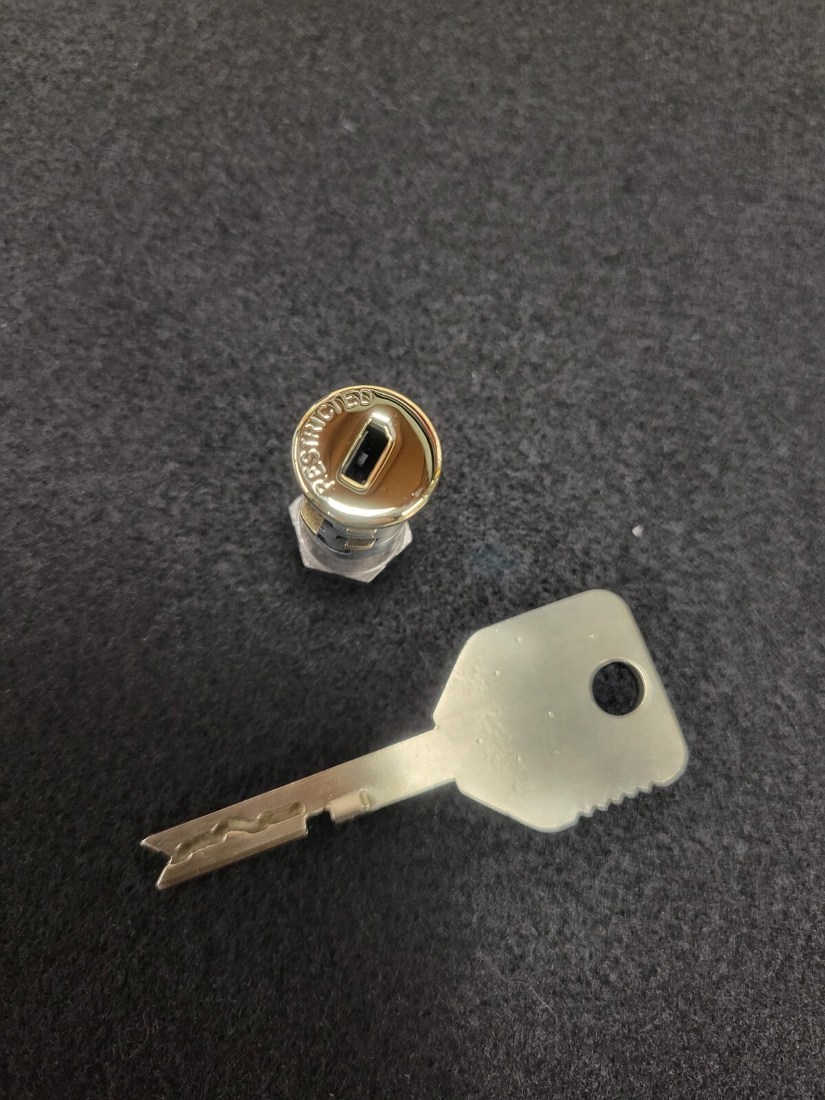 "READ" DUNCAN PARKING METER VAULT DOOR "LOCK CYLINDER WITH RESTRICTED ...