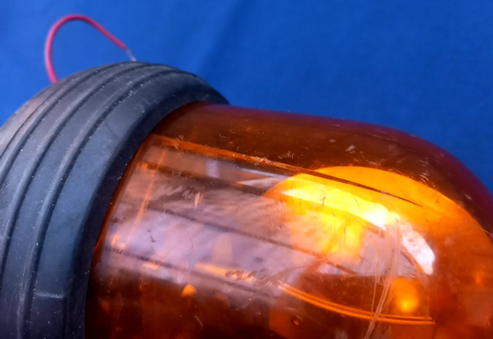 VINTAGE LUCAS L678 12V ROTATING ACORN AMBER BEACON BOLT ON CLASSIC CAR ...
