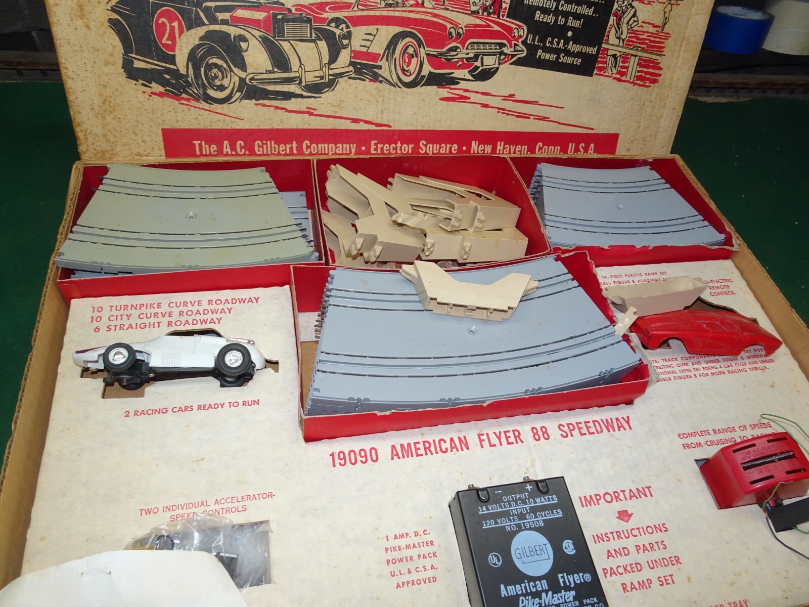 AC Gilbert American Flyer Auto Rama Autorama Figure 8 Corvette Race Set ...