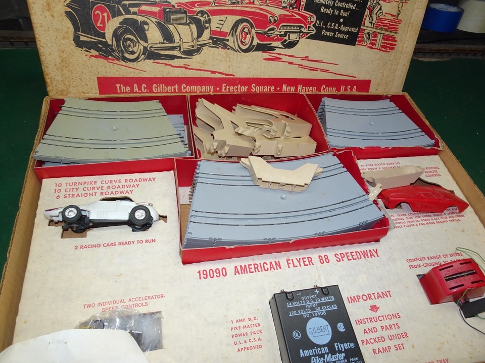 AC Gilbert American Flyer Auto Rama Autorama Figure 8 Corvette Race Set ...