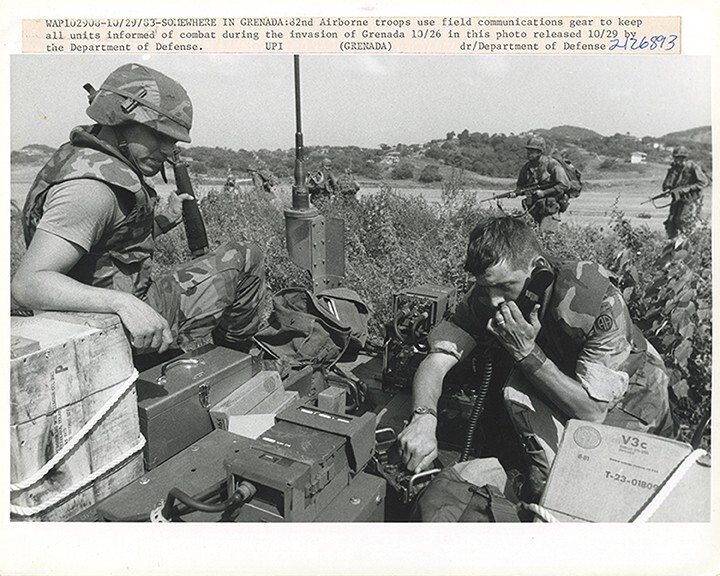 1983 U.S. SOLDIERS IN COMBAT, GRENADA, 82ND AIRBORNE TROOPS ..8x10 ...