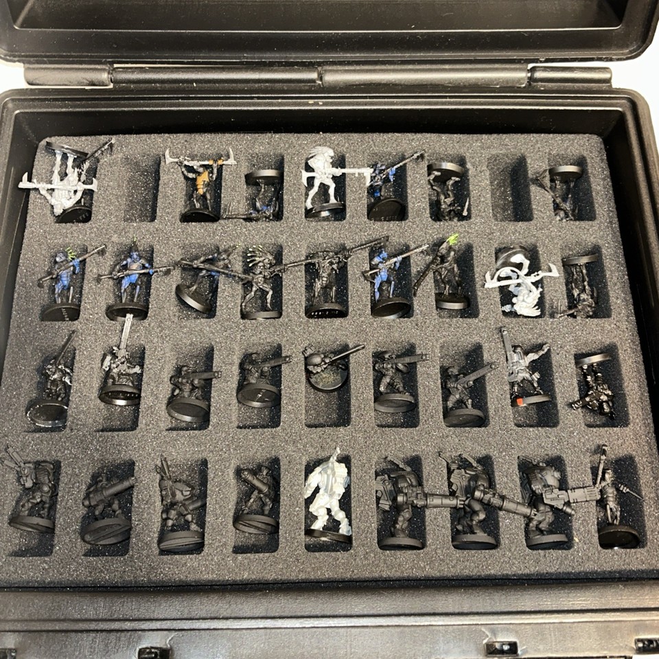Warhammer 40k Space Marines & Kroot Army Plastic Miniatures In Case | eBay