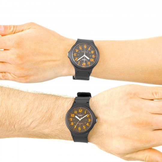 CASIO MW240 MENS ANALOGUE WATCH W/ RESIN STRAP | WATER RESISTANT BLACK ...