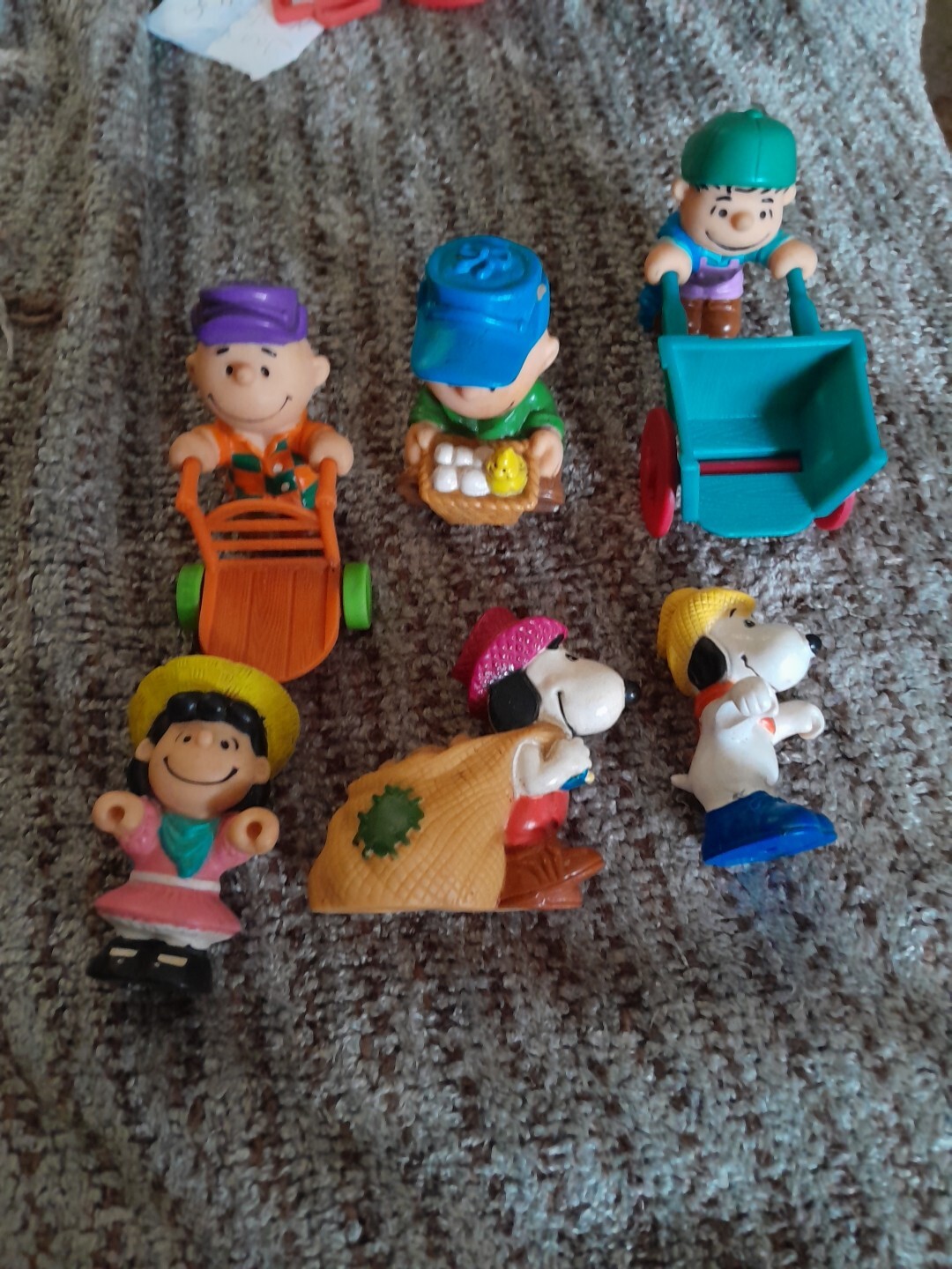 mcdonalds happy meal toys Charlie Brown Linus Lucy Snoopy Farm Set 6 ...