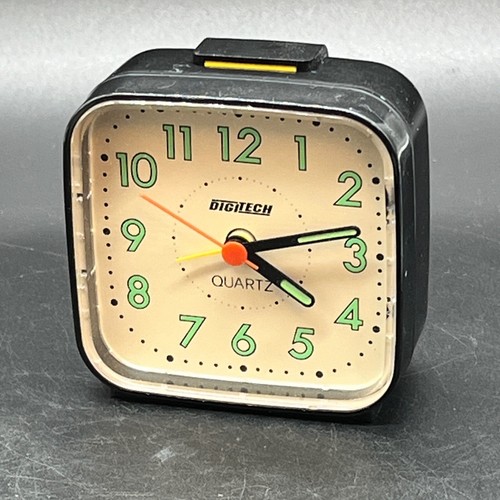 Digitech Quartz Alarm Clock Plastic Battery Powered Glow in the Dark ...