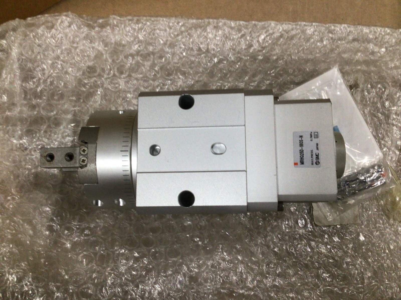 NEW SMC Rotary Actuated Air PNEUMATIC Gripper 2-Finger MRHQ25D-180S-N ...