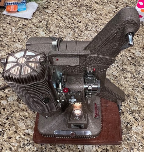 Vintage Keystone Regal K-109 8mm Movie Projector w/ Carrying Case ...