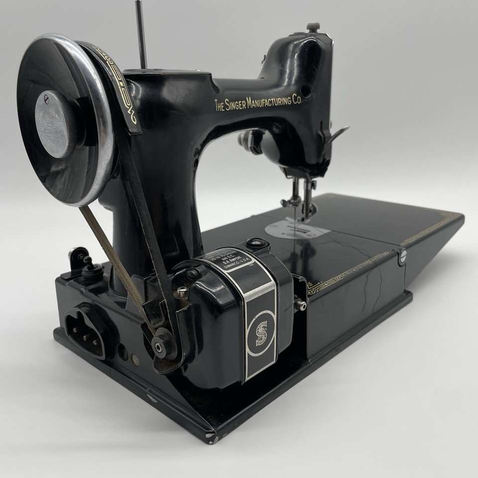 Singer Featherweight 221 Scroll Plate Portable Sewing Machine With ...