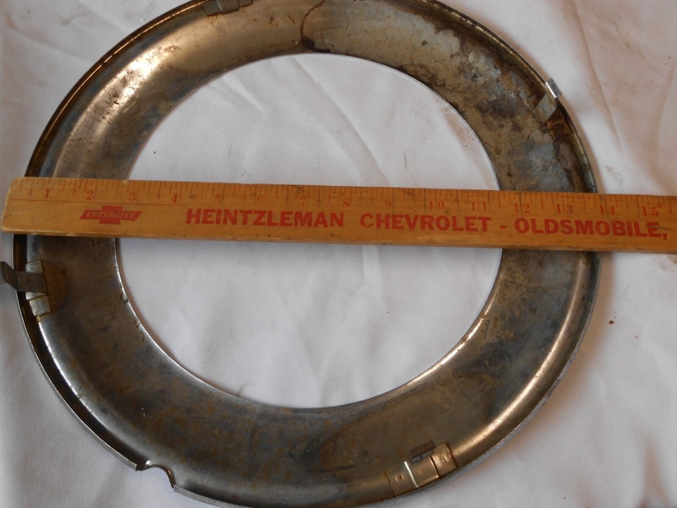 VINTAGE TRIM RING LYON CLASSIC HUBCAP WHEEL COVER CENTER CAP | eBay