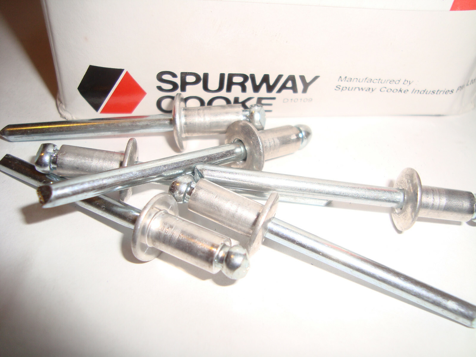 8-4 Aluminium shell, Steel stem Pop Rivets Truss Head - box of 250 ...