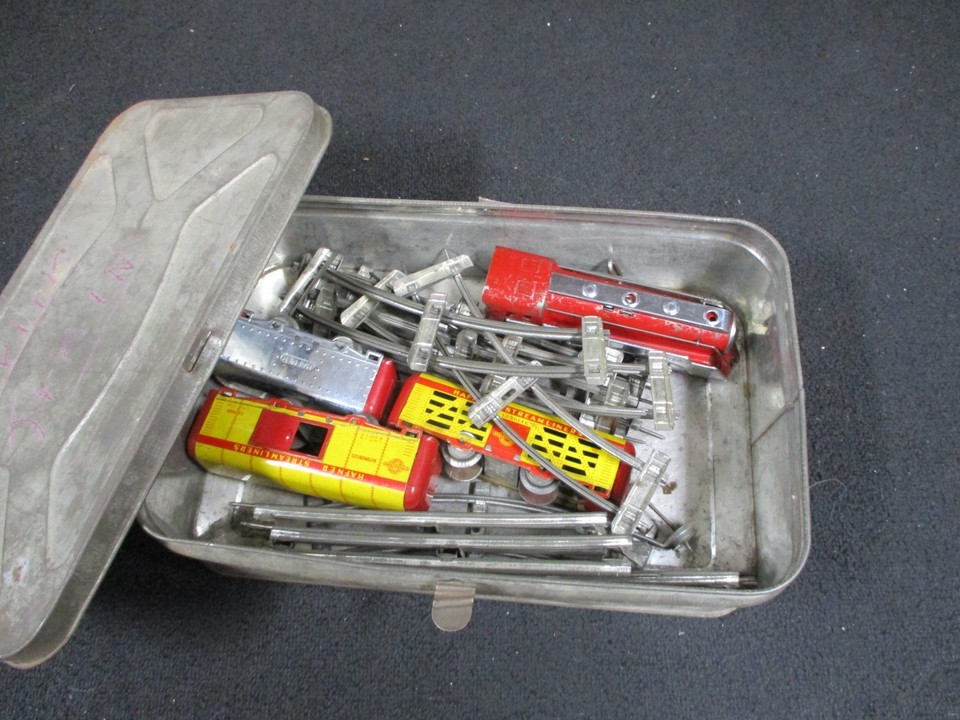 Hafner 1010 wind-up train w/key | eBay