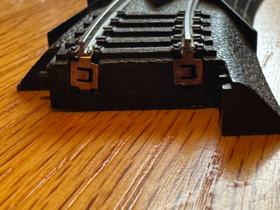 HO Scale Power 101 35 Pieces of Track + 2 Blue Life-Like Power Pack ...