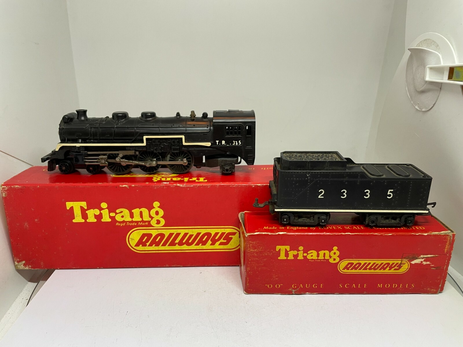 Triang OO Gauge Railways R54 4-6-2 Pacific Locomotive 'Hiawatha' & R32 ...