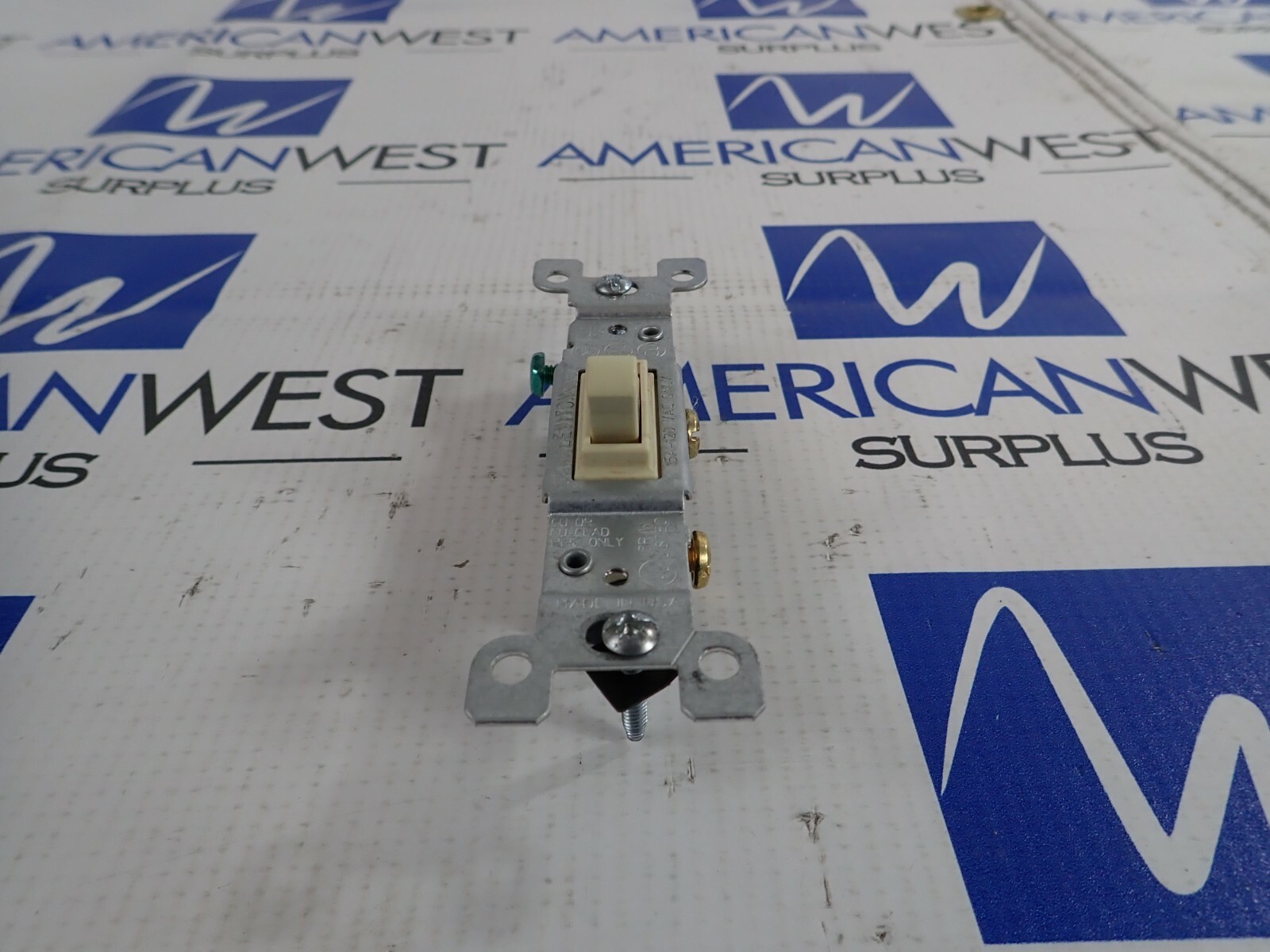 01451-2I Leviton 15A 120V Single Pole Toggle Switch *NEW* Lot of 6 | eBay