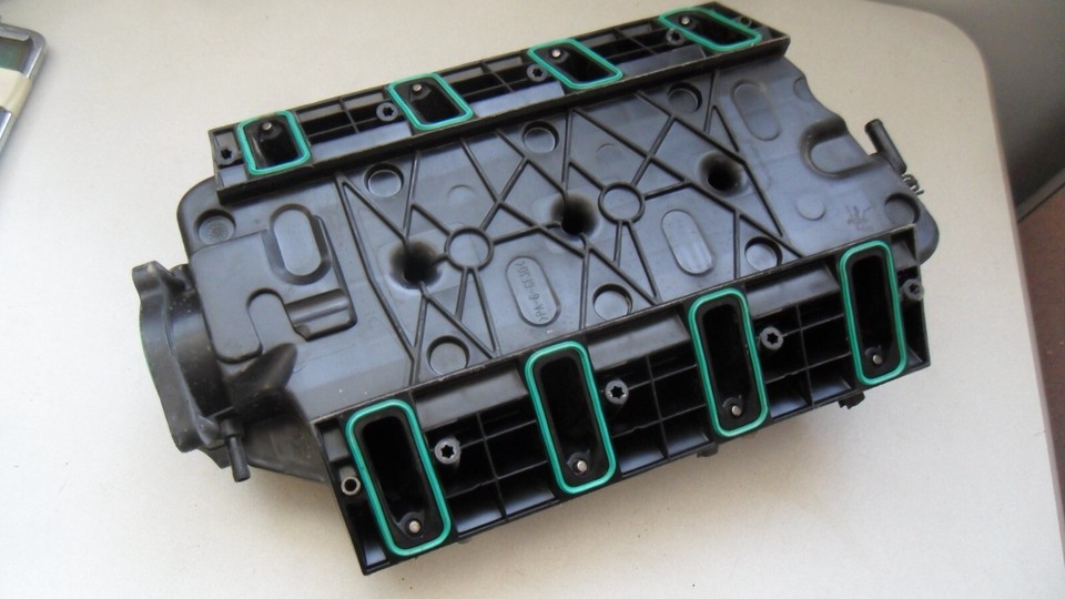 Chevy LS2 Intake Manifold Fuel Rail Bent Inlet Injector Damaged ...