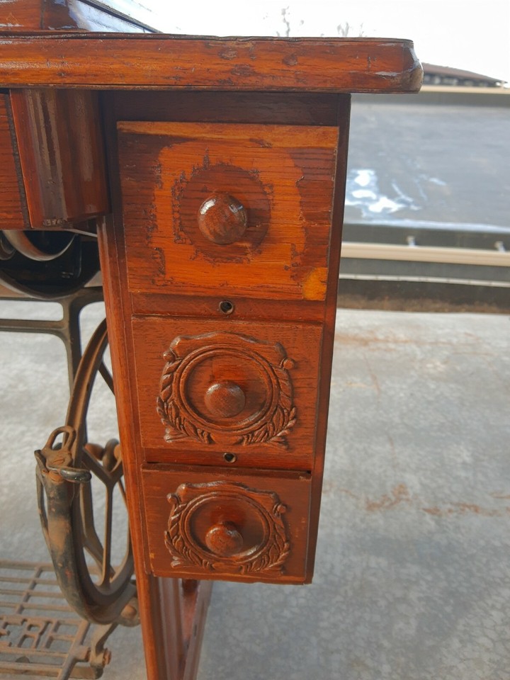 1941 Vintage 15-210 singer treadle sewing machine, tested, working S/N ...