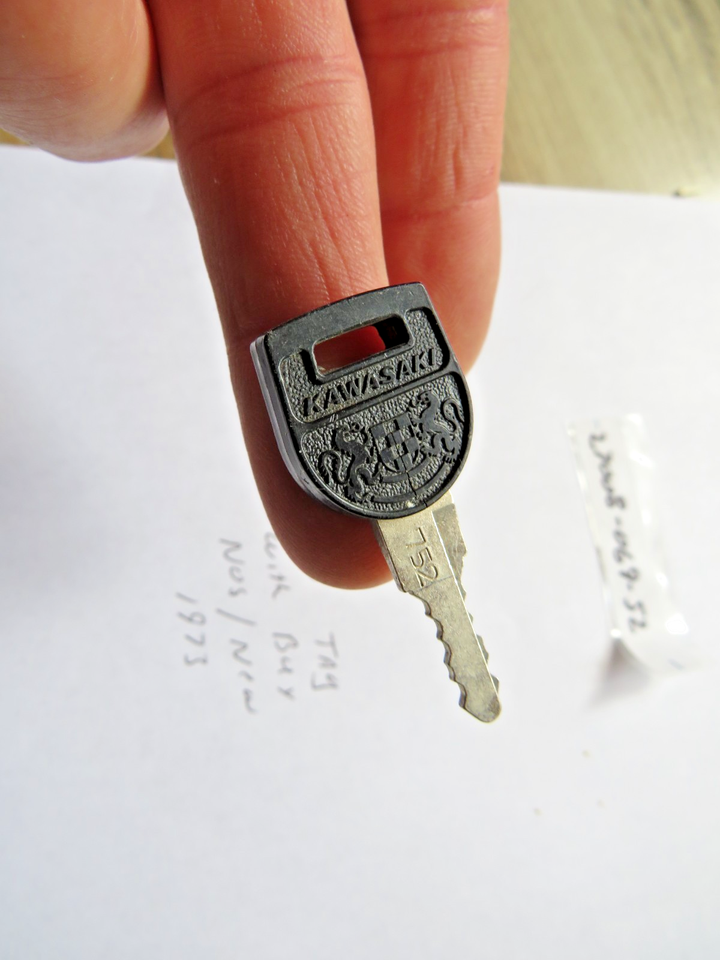 KAWASAKI Z1 Z2 750RS 900 Super Four Genuine Key #752 Lion Head Early ...