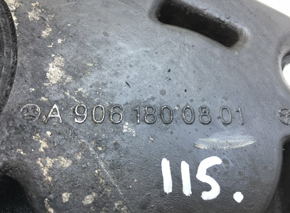 A9061800801 A9061800601 A9061800201 Oil Pump Engine Cover OM 904/ 906 ...