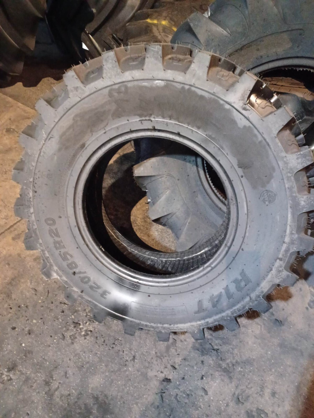 320/85R20 (12.4R20) TIRE NEW OVERSTOCKS R14T 3208520 320 85 20 12420 12 ...