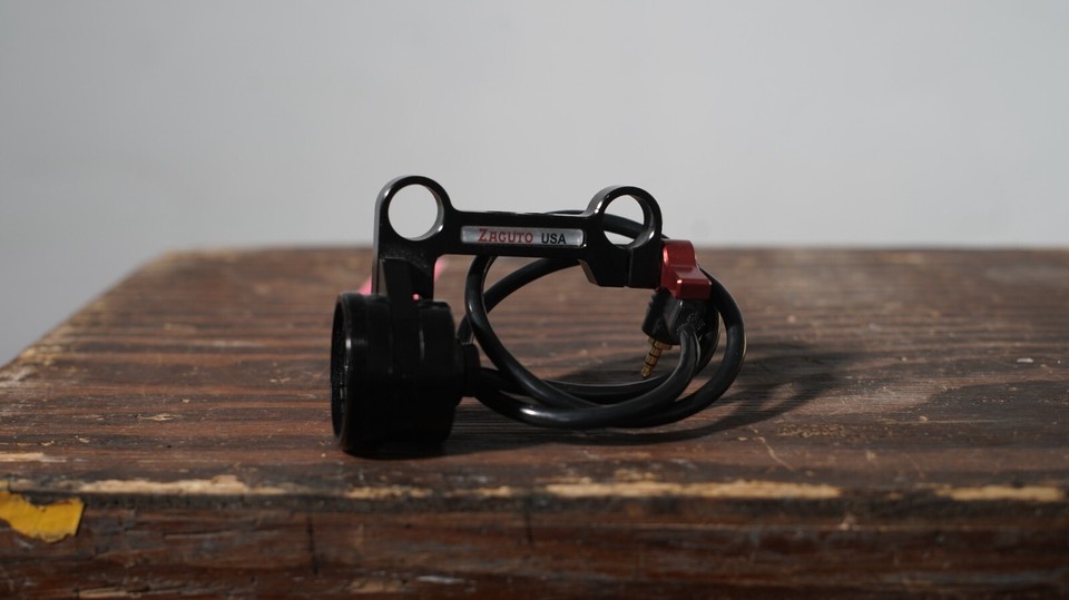 Zacuto Shoulder Rig with Canon C100/C300 grip relocators and Hood Man ...