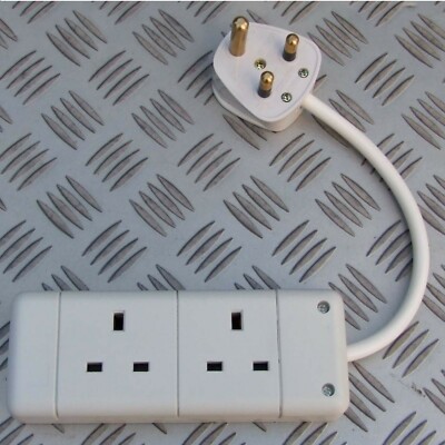 5A ROUND PIN PLUG FITTED TO TWIN 13A TRAILING SOCKET WHITE 230V 240V 5A ...